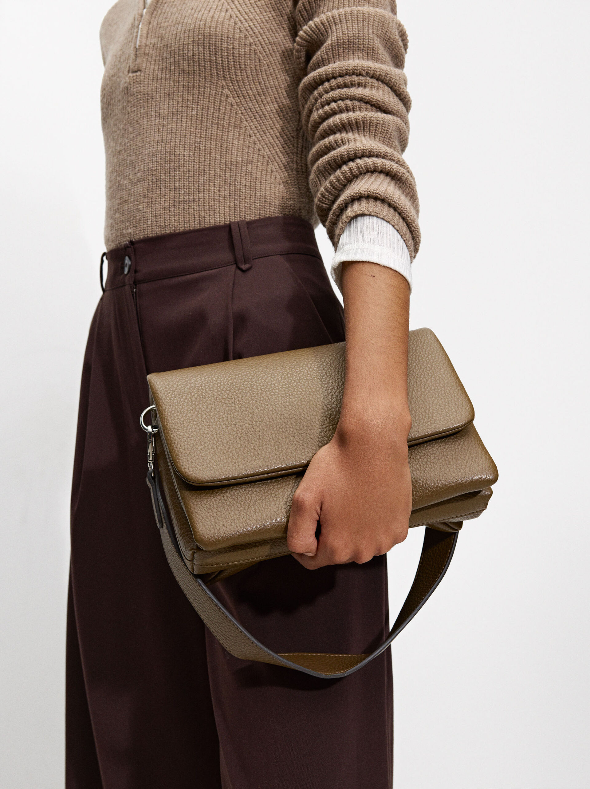 Mala Tiracolo Com Fecho De Aba Preto | Parfois