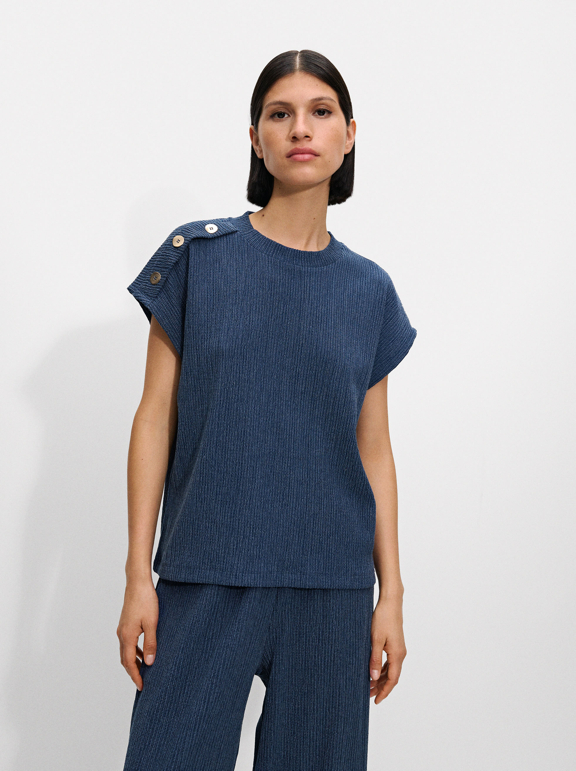 Textured T-Shirt With Shoulder Buttons Blue | Parfois