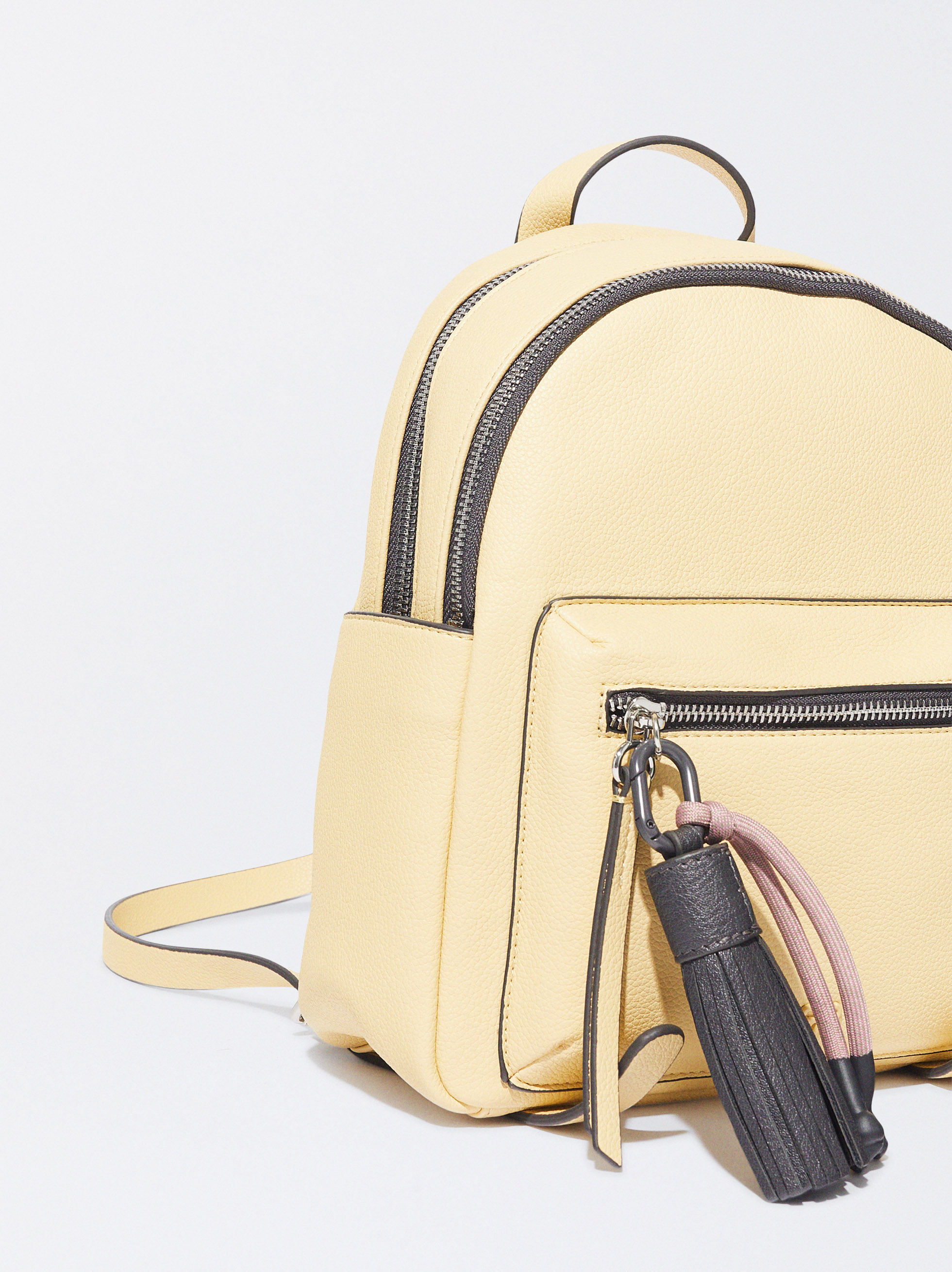 Mochila Con Colgante - Negro - Mujer - Mochilas - parfois.com