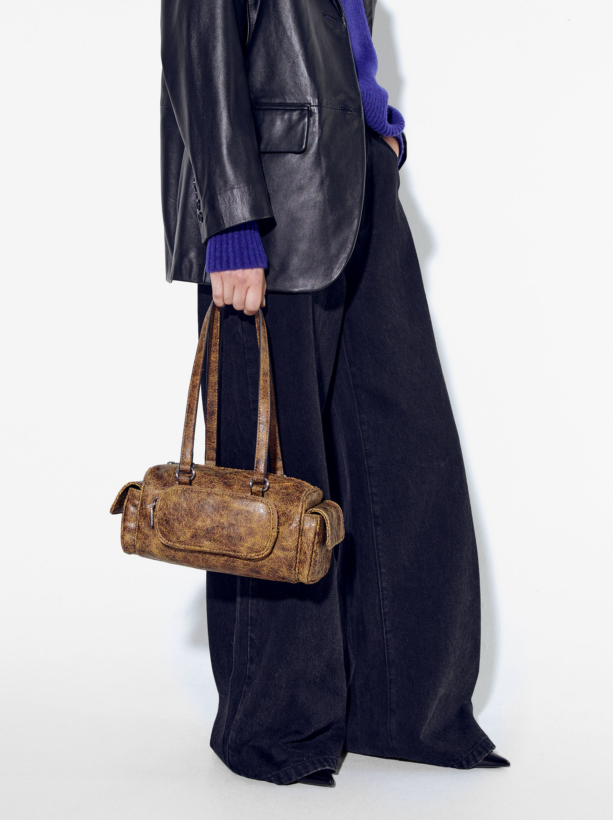 Aged-Effect Shoulder Bag Black | Parfois