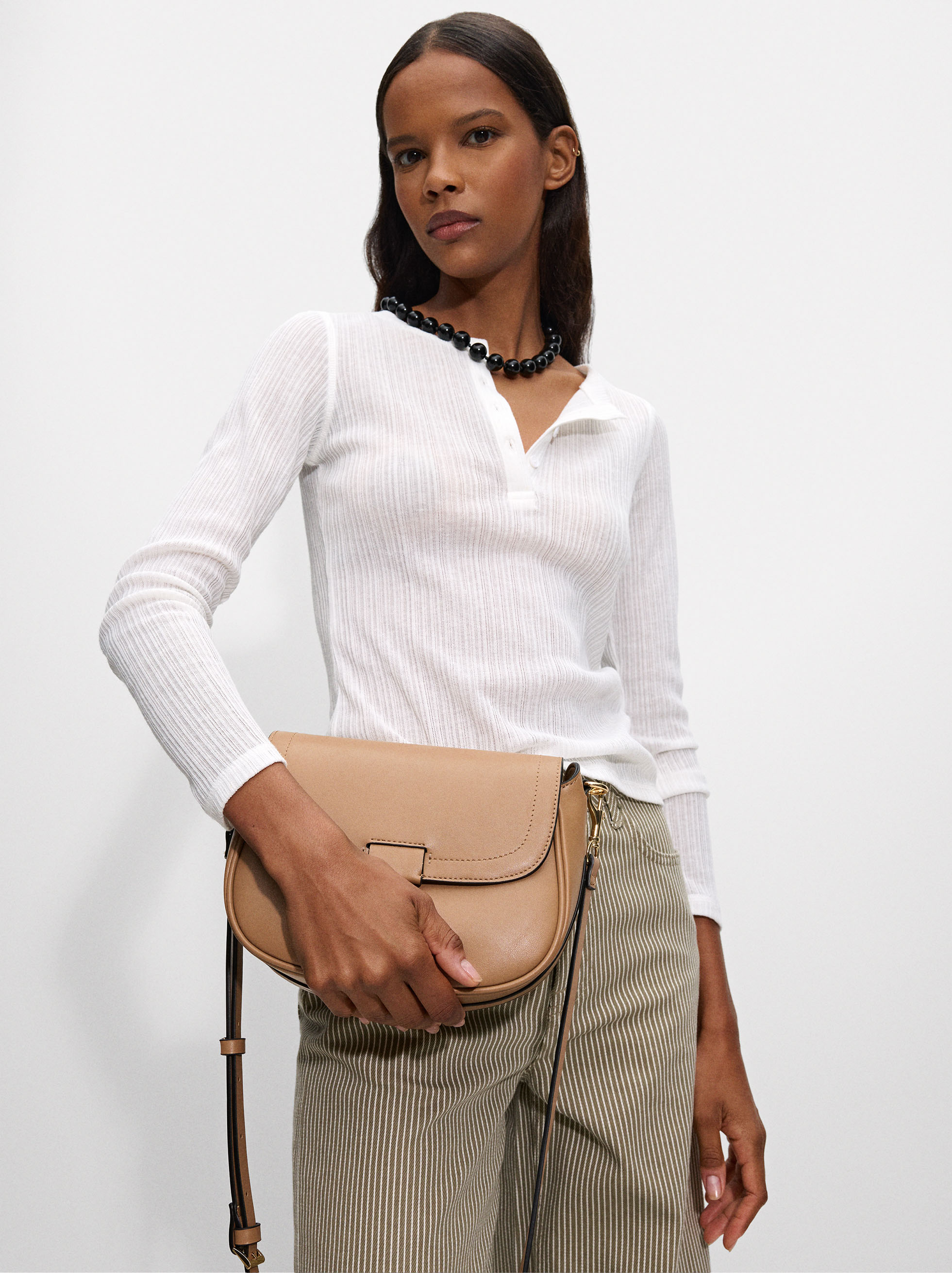 Crossbag with flap closure Black | Parfois